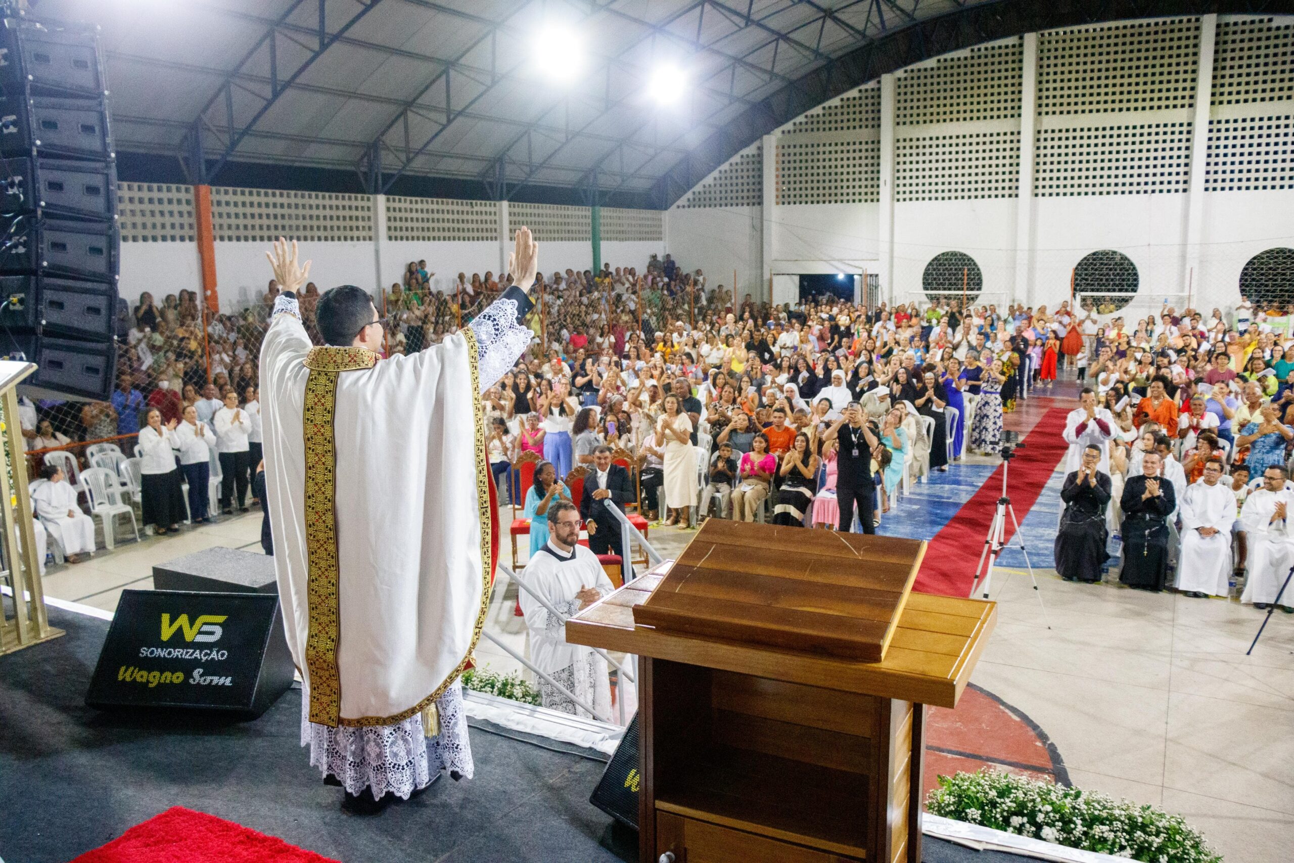 Diácono Valmir Costa é ordenado presbítero por Dom Francisco de Assis ...
